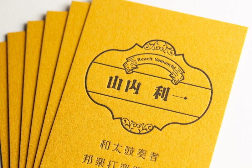 パントン特色指定での活版名刺 GAボード-FS マスタード | 活版印刷｜CAPPAN STUDIO(活版スタジオ）