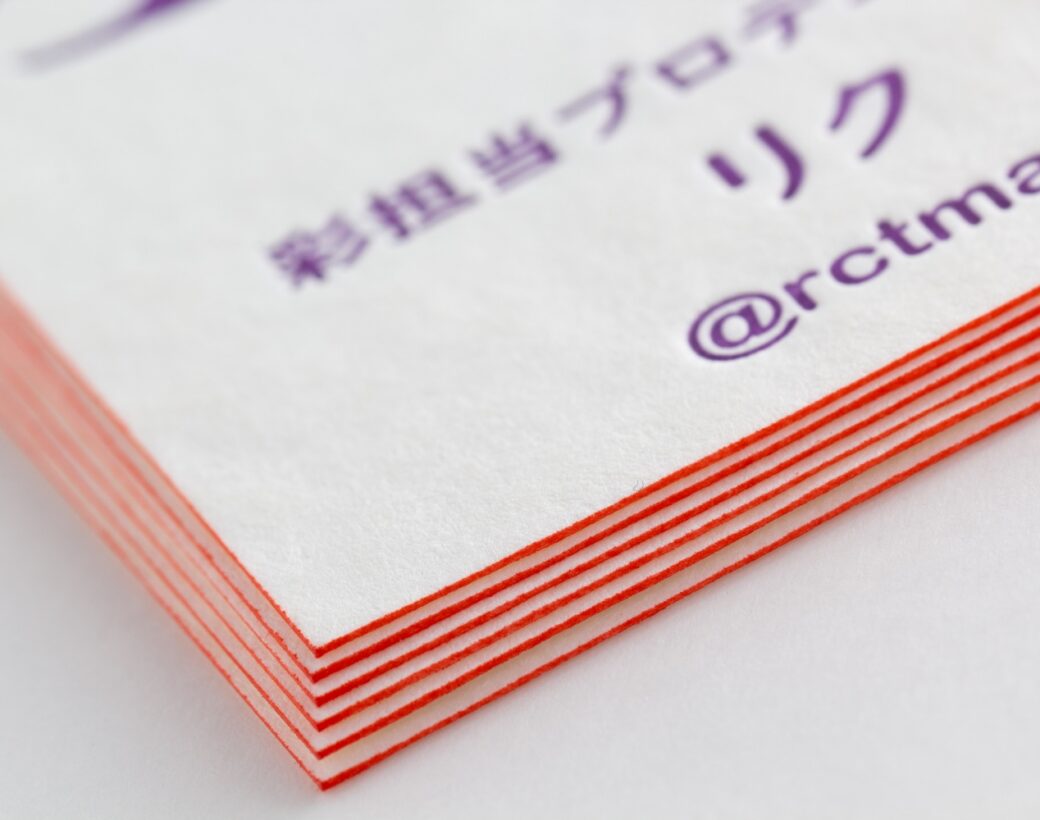 ロゴ色と小口染め色を同じDIC指定で統一的な印象の名刺 | 活版印刷｜CAPPAN STUDIO(活版スタジオ）