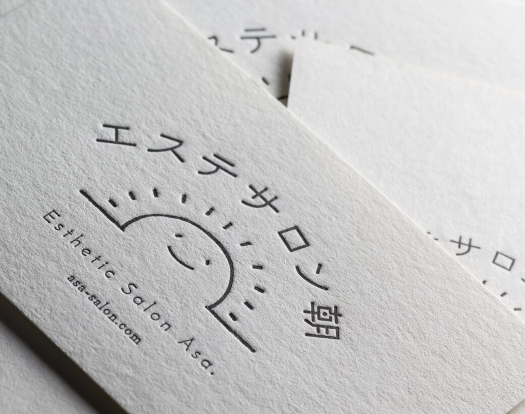 正方形名刺に小口染め加工（DIC指定） | 活版印刷｜CAPPAN STUDIO(活版スタジオ）